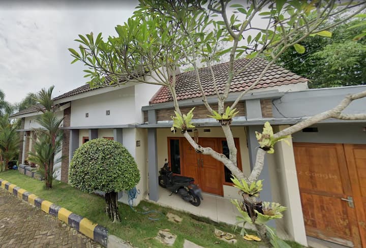 Homestay Penginapan Villa Pesona Alam Dekat Sungai - Bromo