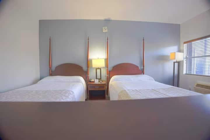 2 Full Bed With Kitchenette Non-smoking - Titusville, FL