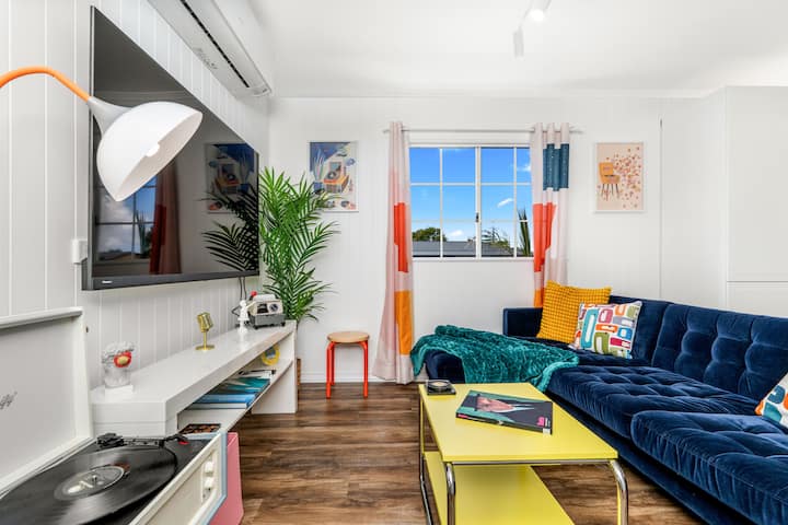 Retro Inspired Beachhouse 300m To Beach - Hervey Bay