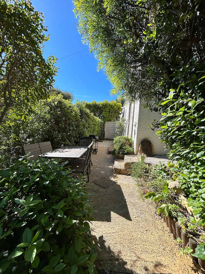 "La Paillote" Au Calme Proche Mer Avec Jardin - Bandol