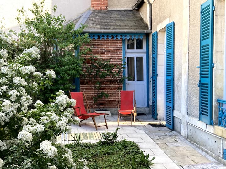 Chambre Rouge Aux Pieds Du Duc - Bourges