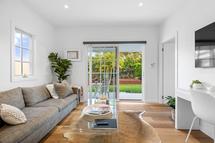 Luxury Studio Villa | Walk To Beach In Toowoon Bay - Toowoon Bay