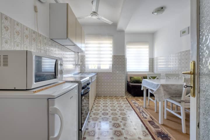 Quietly Located Apartment With Terrace For 4 Pax - 羅維尼