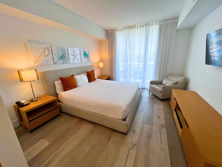 Beachwalk 1br Oasis - Hallandale Beach, FL