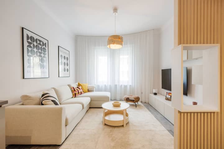 Elegant Suite With Minimalist Design - Budapest