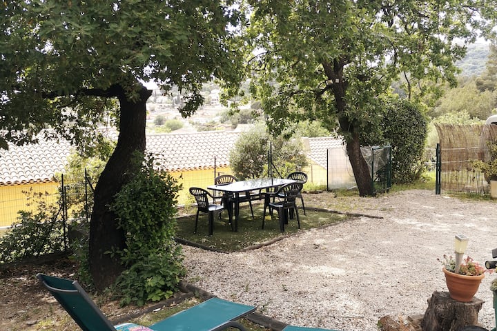 T2 En Rez De Jardin-bas De Villa - La Seyne-sur-Mer