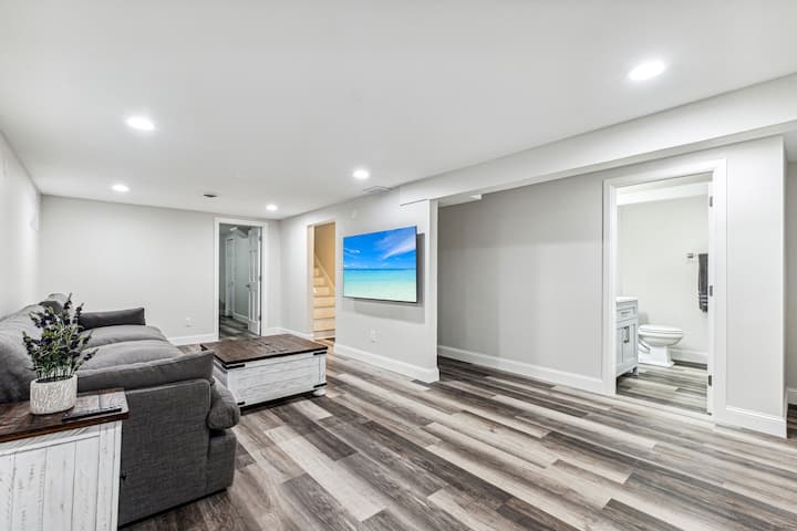 Newly Renovated Home - Bloomington, MN