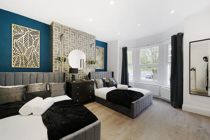 2 Bed Flat In Gravesend | Long Stays | Parking! - Essex