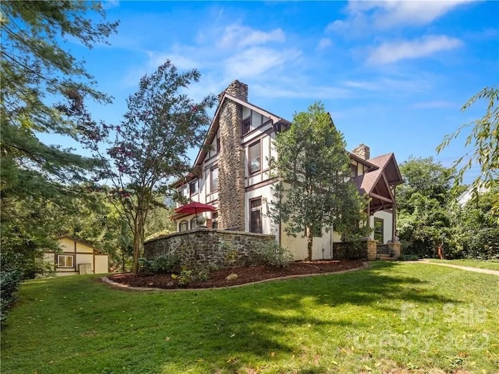 Love Lane "Tudor" - Waynesville, NC
