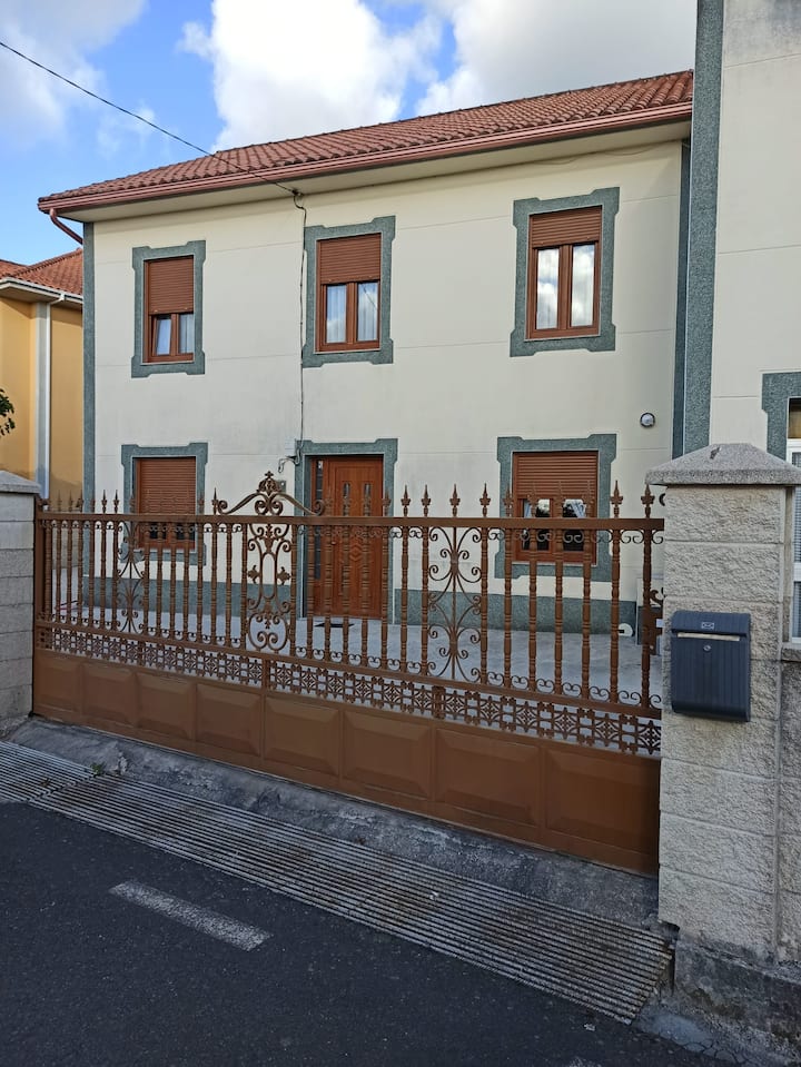 Acogedora Casa Con Zona Exterior - Laxe