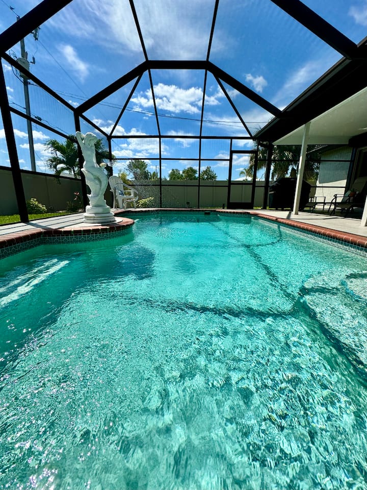 Luxury Cape Escape Pool Home Fully Loaded! - Cape Coral, FL