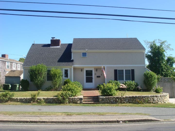 Multi-family Getaway; 13 Beds; Sleeps 13+; Beach - コッド岬, MA