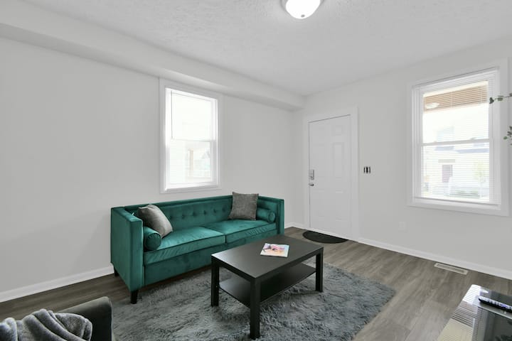 East Side Getaway For Four Near 670 - Columbus, OH