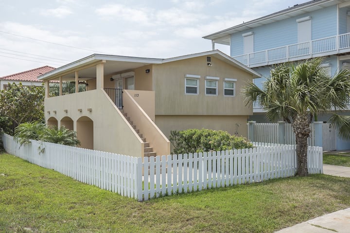 * 4 Bedroom 2 Level Home * 50 Yards From Beach - South Padre Island, TX