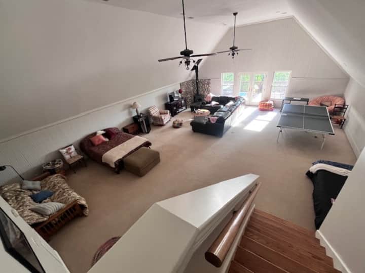 Castle - Bedrooms And Entertainment Loft W/ Deck C - Fairview, TN