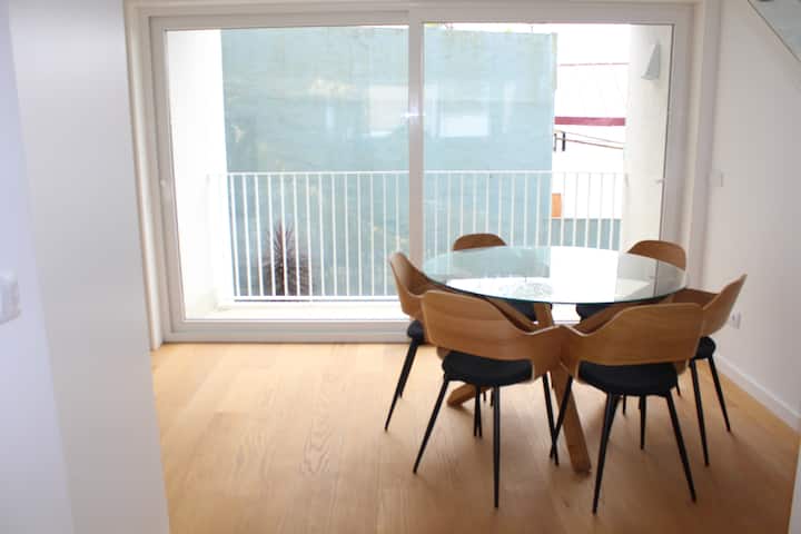 Cozy Retreat: Modern Duplex - Porto