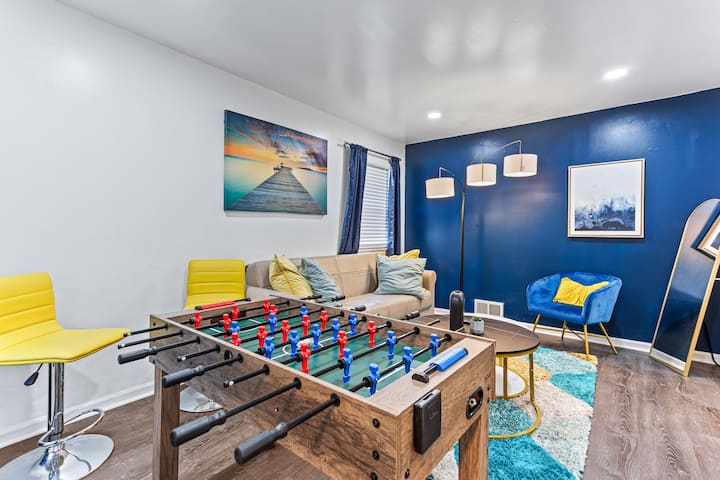 Newlyrenovated (4bds) W/ping-pong+foosball Tables! - Dearborn, MI