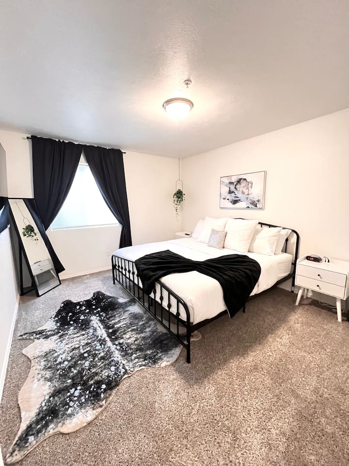 Modern & Stylish, King Bed, Wifi - Spokane Valley, WA