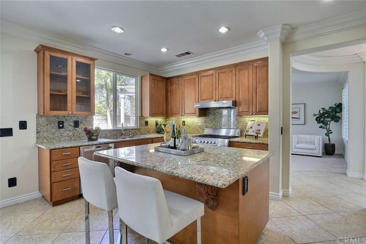 4 Bedroom Yorbalinda Citadel - Placentia, CA
