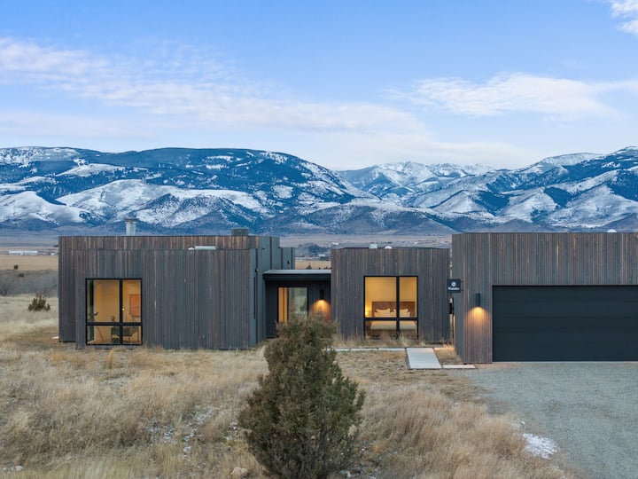 Yellowstone Valley|hot Tub Fireplace Mountain View - Emigrant, MT