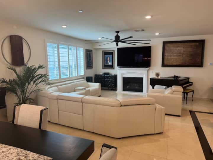 A Tranquil Haven W/ Elegance - Menifee, CA