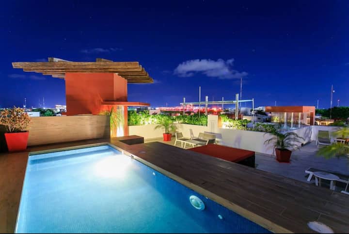 Stay On 5th Avenue And Walk To The Beach - Playa del Carmen