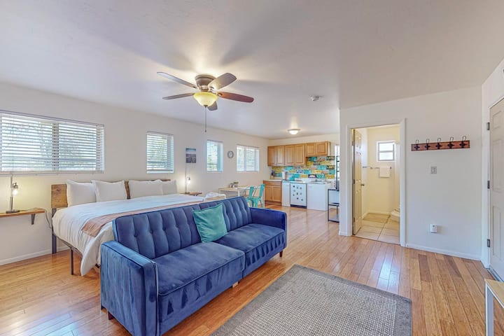 Fantastic Studio In N. Valley, Garage, Near I-40 - Albuquerque, NM