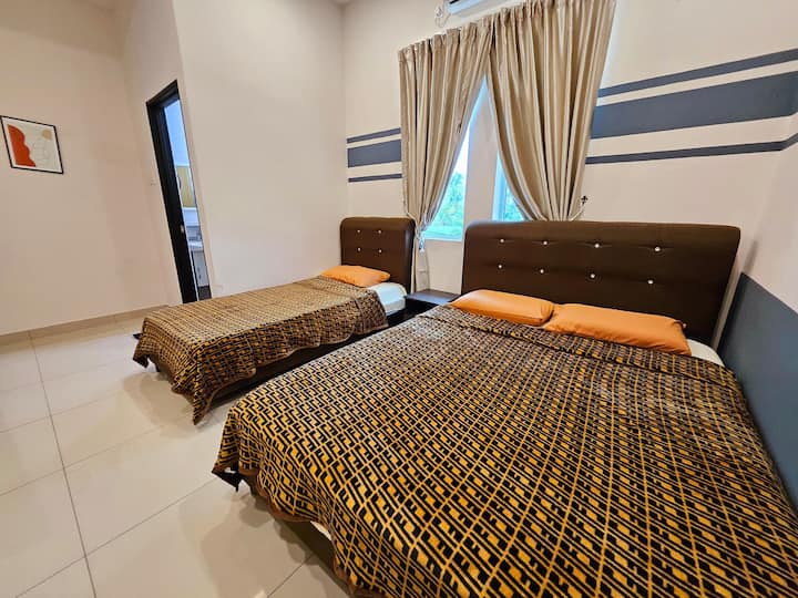 The Blue Guest House, Wifi, Parking, Triple Bed - Taiping