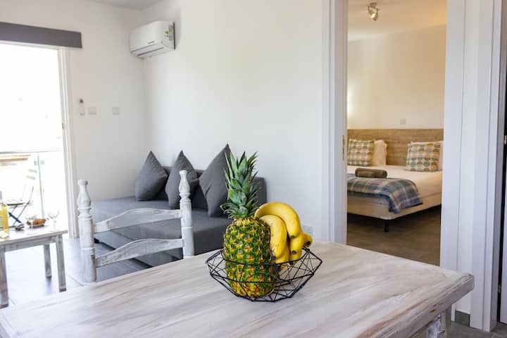 Beautiful City Center Apartment With Seaview - Ayia Napa