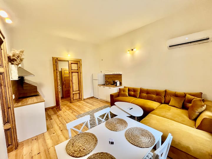 Skyler Vintage One-bedroom Apart - Plovdiv