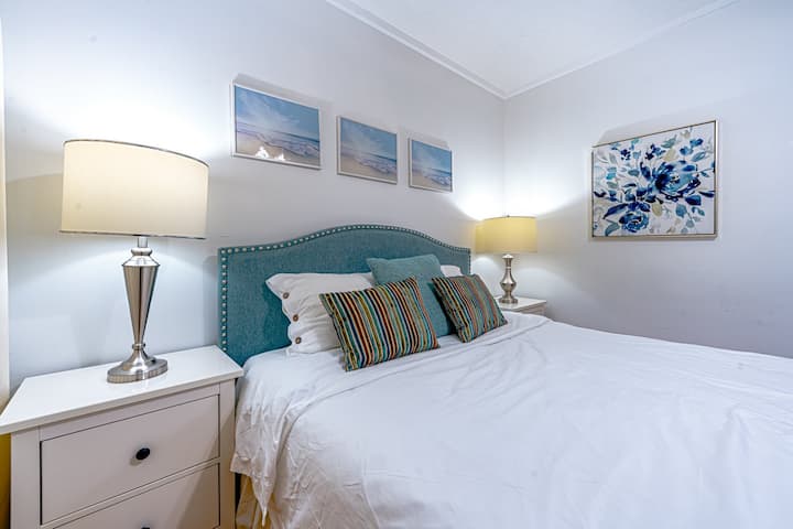 Private Bedroom Near Lougheed Skytrain/mall - Burnaby