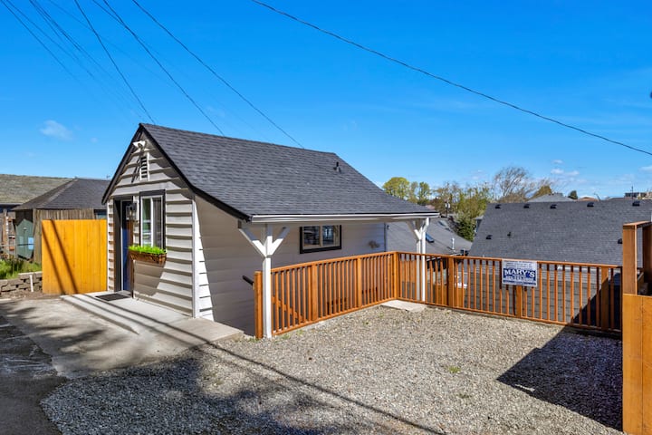 Rucker Avenue Cozy Bungalow - 에버렛