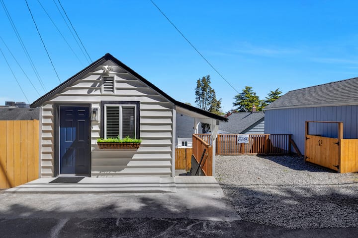 Rucker Avenue Cozy Bungalow - Everett, WA