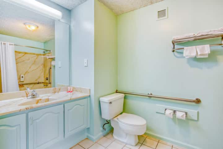 Junior Suite Smoking - Tulsa, OK