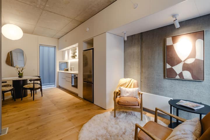 Executive 2br Designer Townhouse + Rooftop Oasis - Wellington