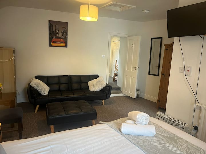 Spacious Double Room In Cloyne.r.6 - Midleton