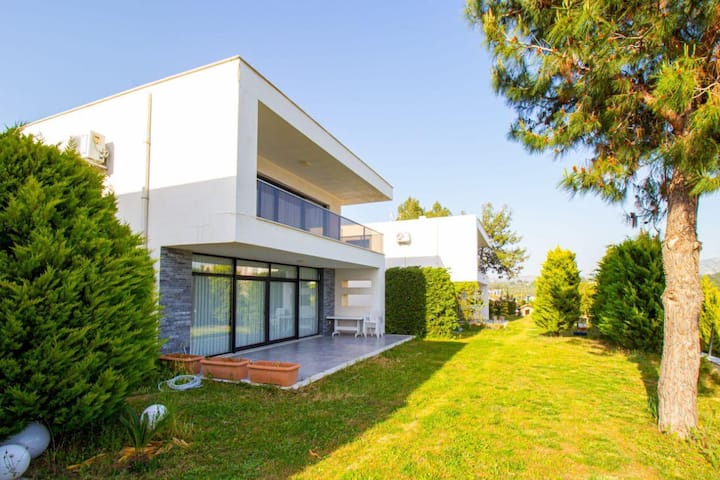 ÖZel Bahceli Lüx Villa - Kuşadası