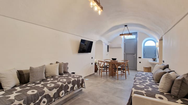 Secret North Cave House - Santorini