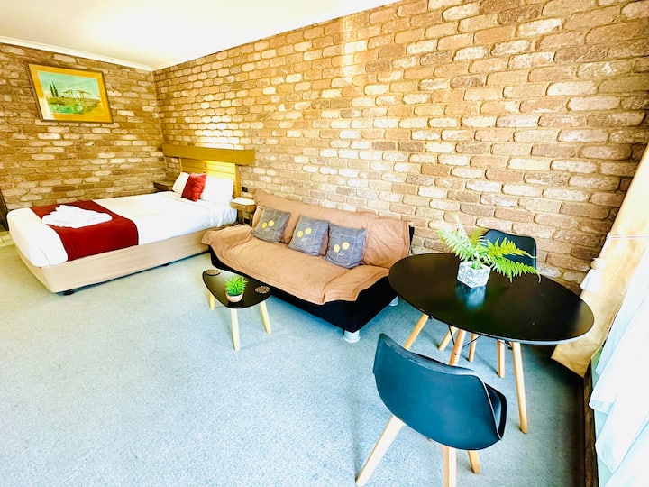 Queen Room - Eildon Lake Motel - Eildon