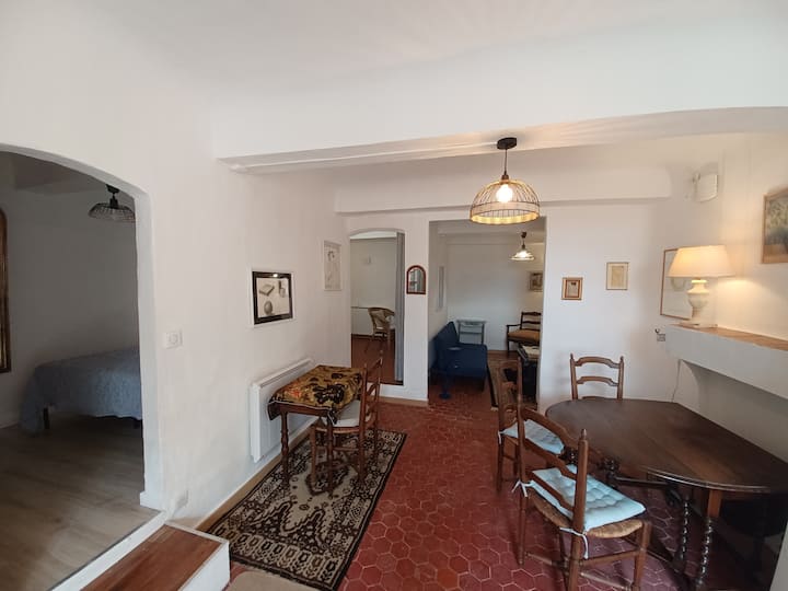 Aups  Centre - Appart.  40m2 - Salernes