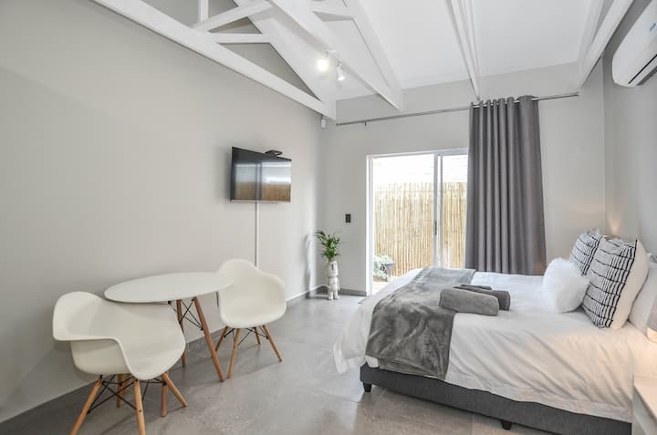 Modern Flatlet, Close To Blouberg Beach. - Parklands