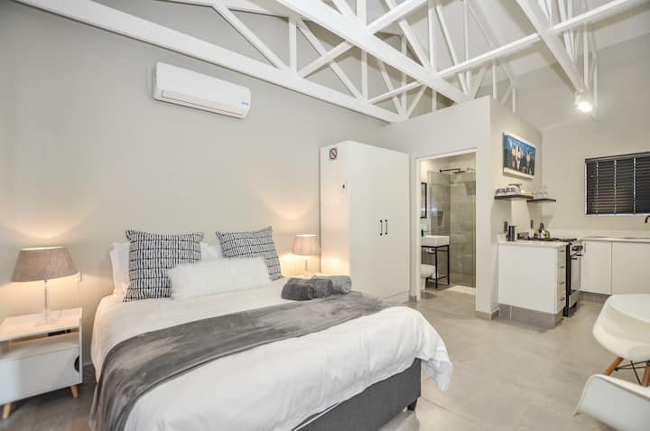 Modern Flatlet, Close To Blouberg Beach. - Parklands