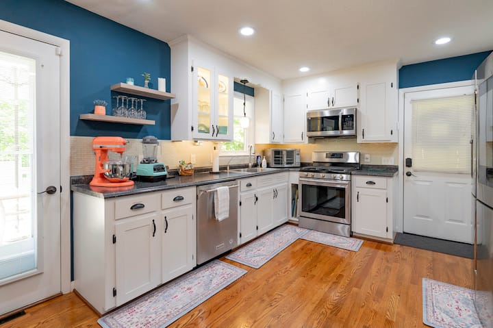 *Charming Lynchburg Haven | Comfort & Convenience! - リンチバーグ, VA