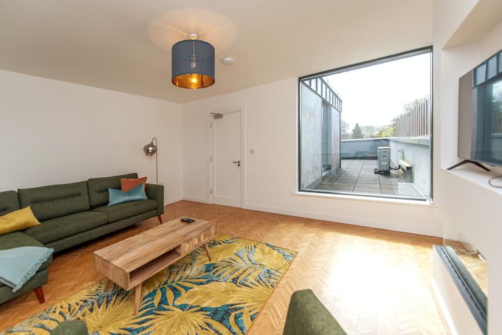 Modern Luxury - Four Bed House - Galway