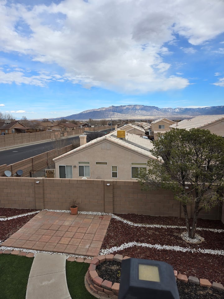 Renovated 4br Home · Sandia View · Refrigerated Ac - Albuquerque, NM