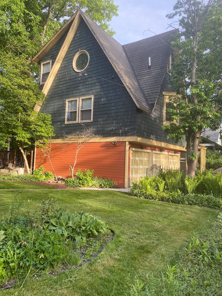 Spacious 3br Stay | Pet Friendly + Wi-fi - Parma, OH