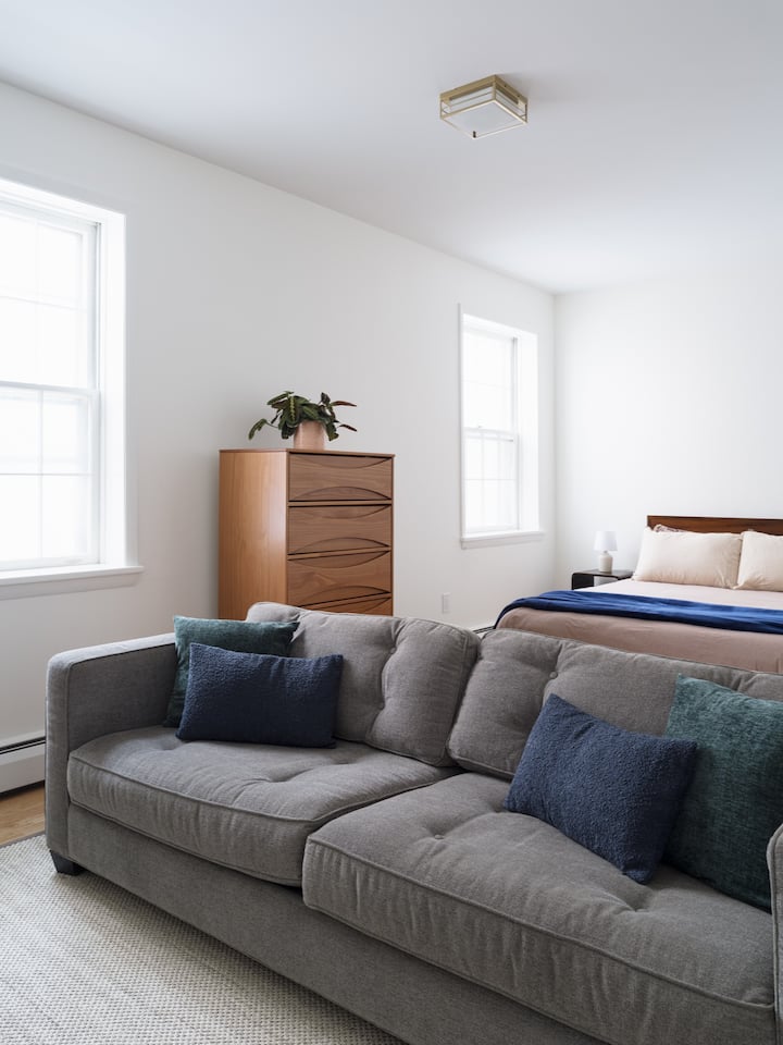 Cozy & Quaint 2-bedroom On Catskill's Main Street - Catskill, NY