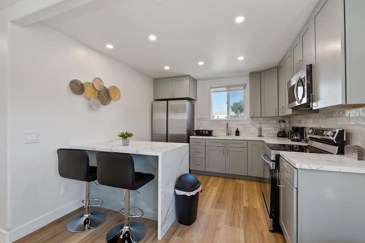 Cozy Modern 1 Bed-1 Bath Home Near Coronado Base - チュラビスタ, CA