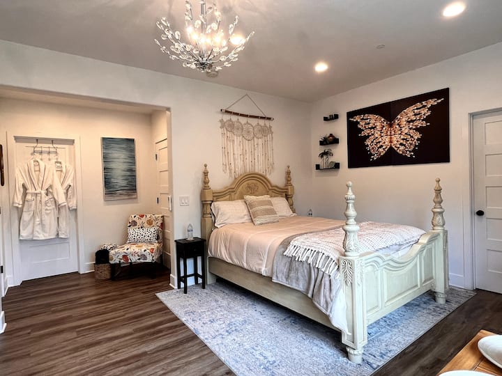 The Mariposa Suite & Vip Lounge - California