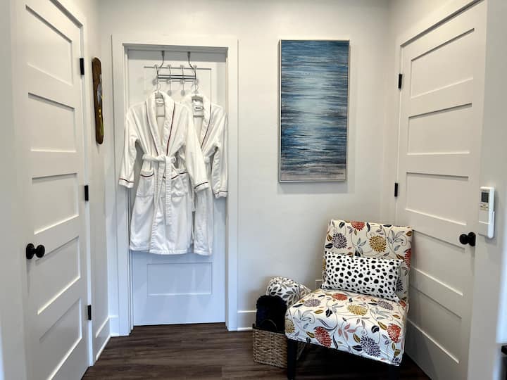 The Mariposa Suite & Vip Lounge - Three Rivers, CA
